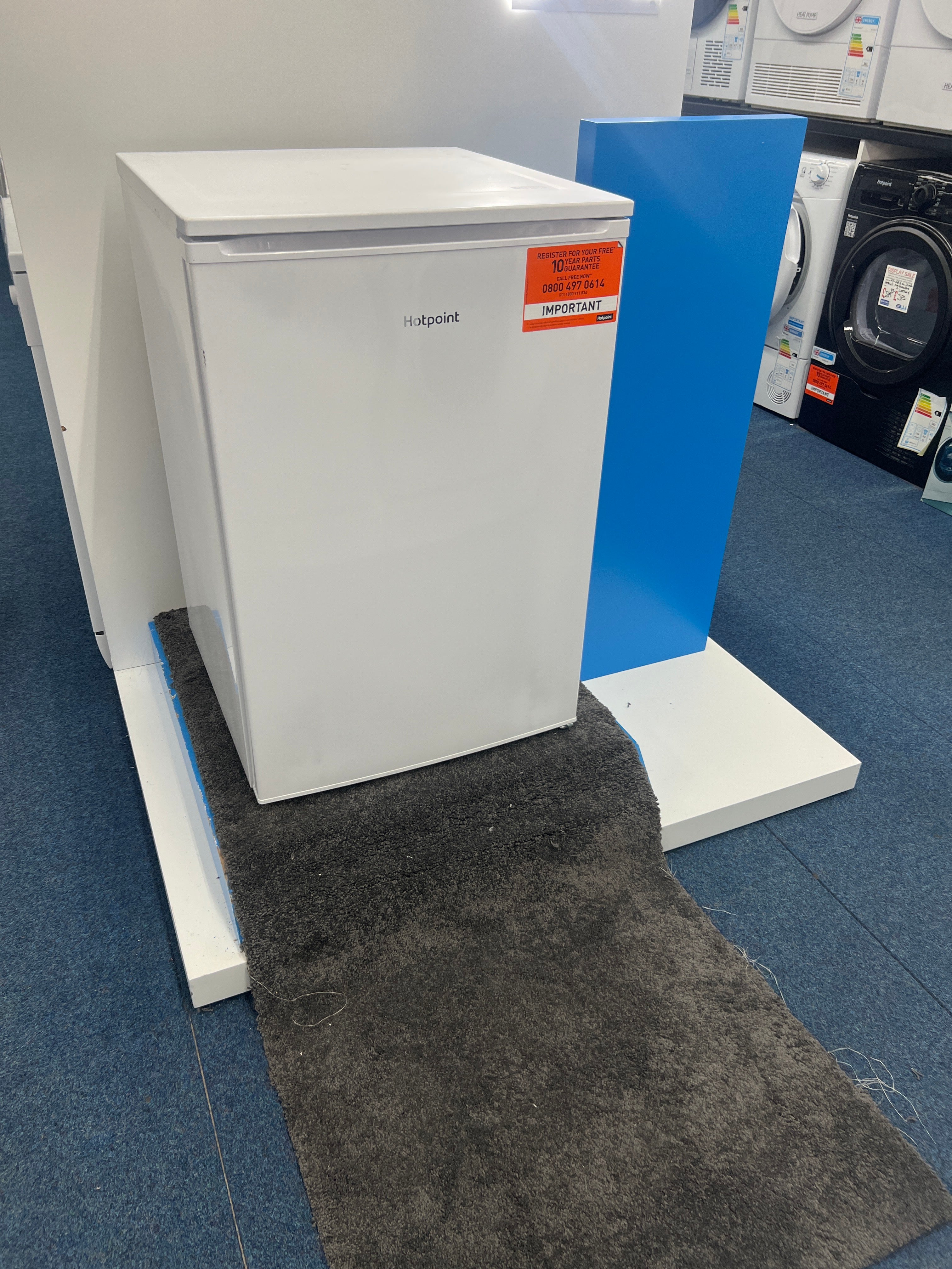 Hotpoint H55VM 1120 W UK - White Under Counter Auto Defrost Fridge - E ...