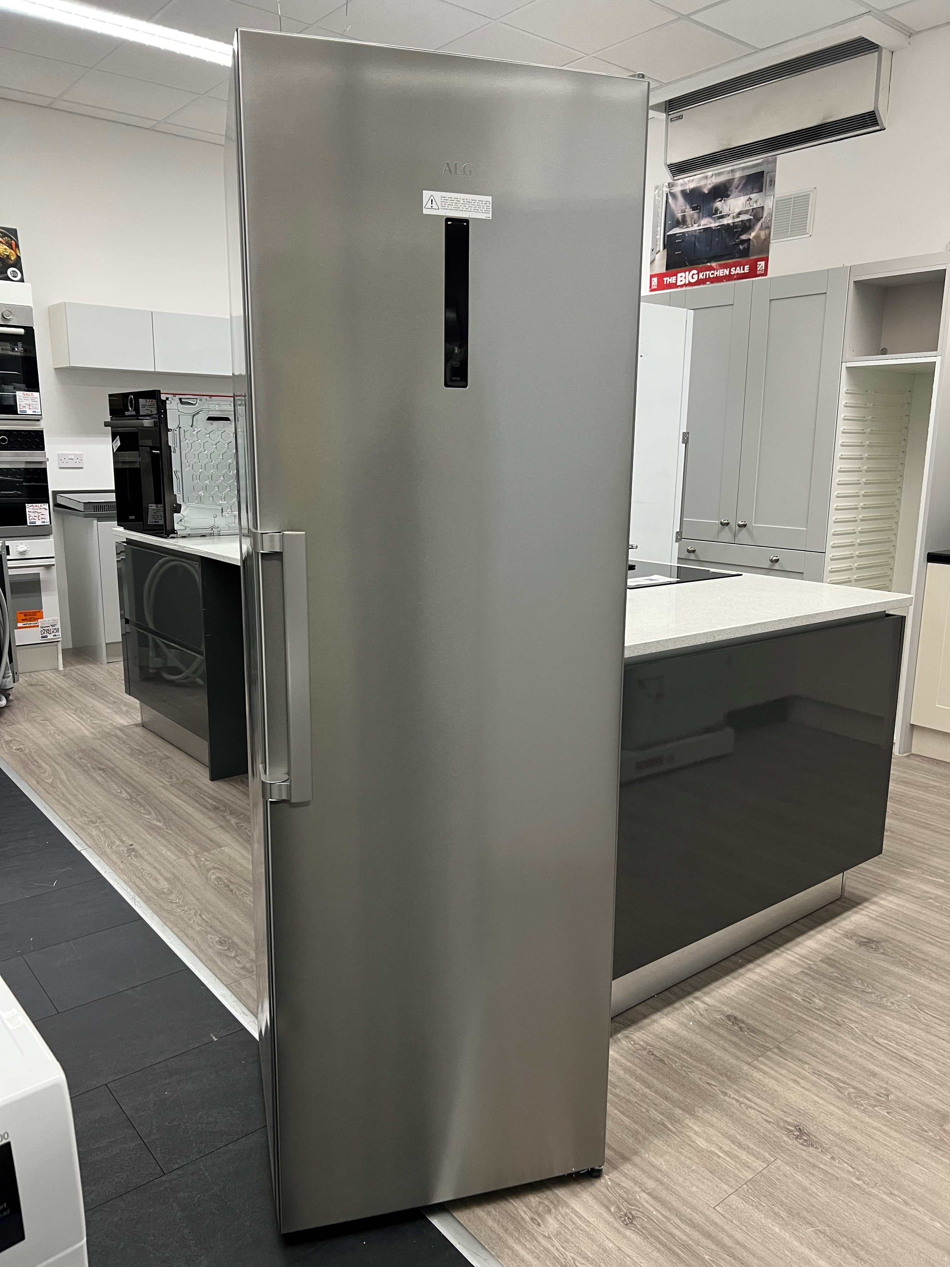 AEG RKB738E5MX - Stainless steel Freestanding Auto Defrost Fridge - E ...